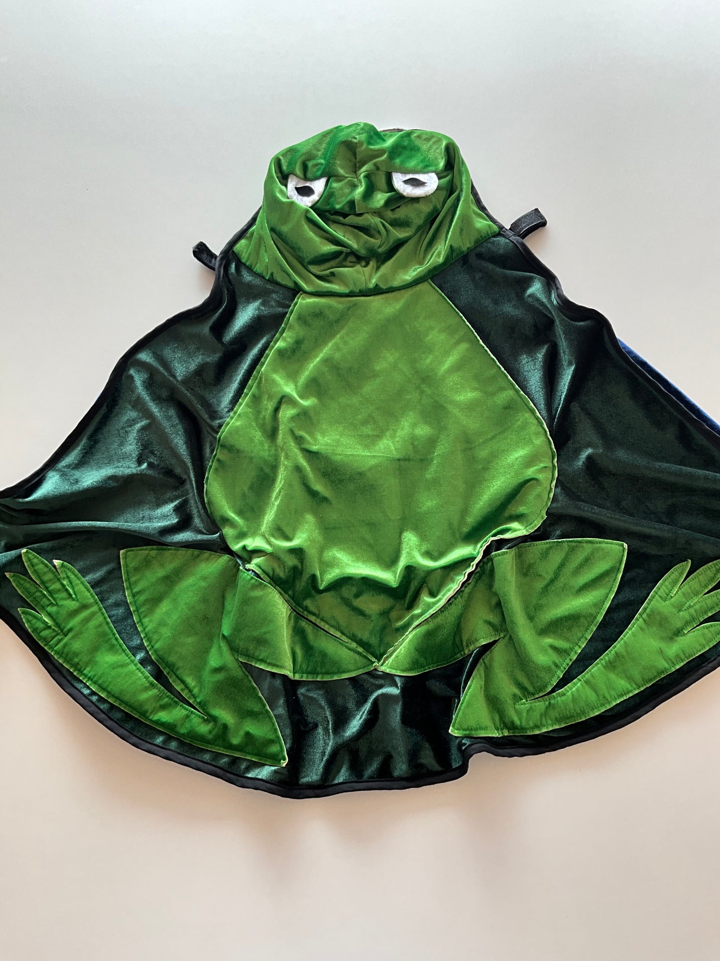 Reversible Knight/Frog Cape – Legacy Consignment